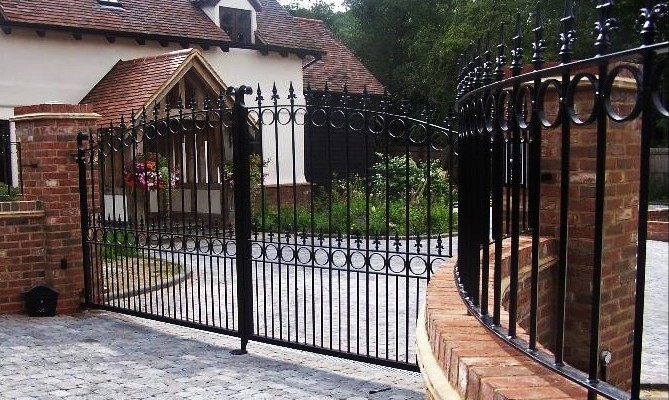 automated-metal-gates – Coe Fabrications